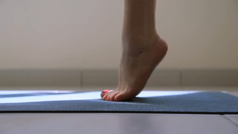 10 Foot Yoga Exercises - Daily Routine to Strengthen Your Feet and Toes ...